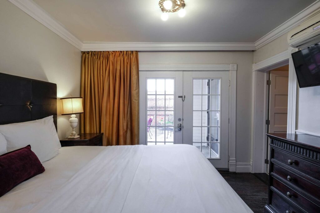 Room 3 - Dickson Street Inn Site