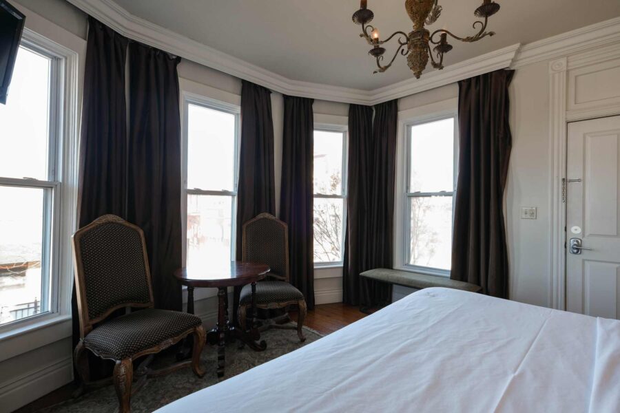 Rooms - Dickson Street Inn Site