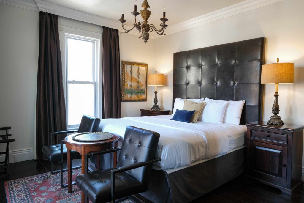 Rooms - Dickson Street Inn Site