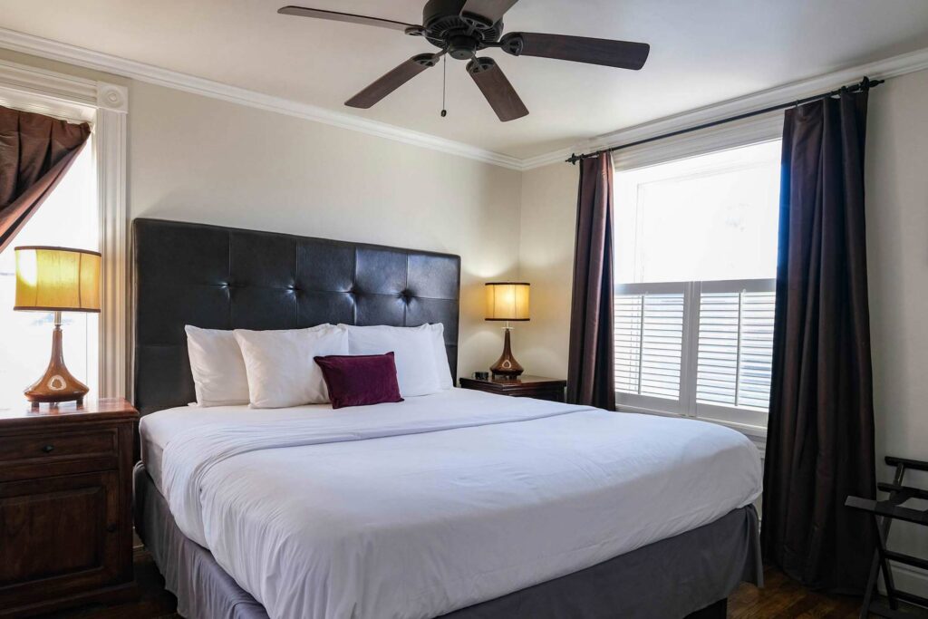 Rooms - Dickson Street Inn Site